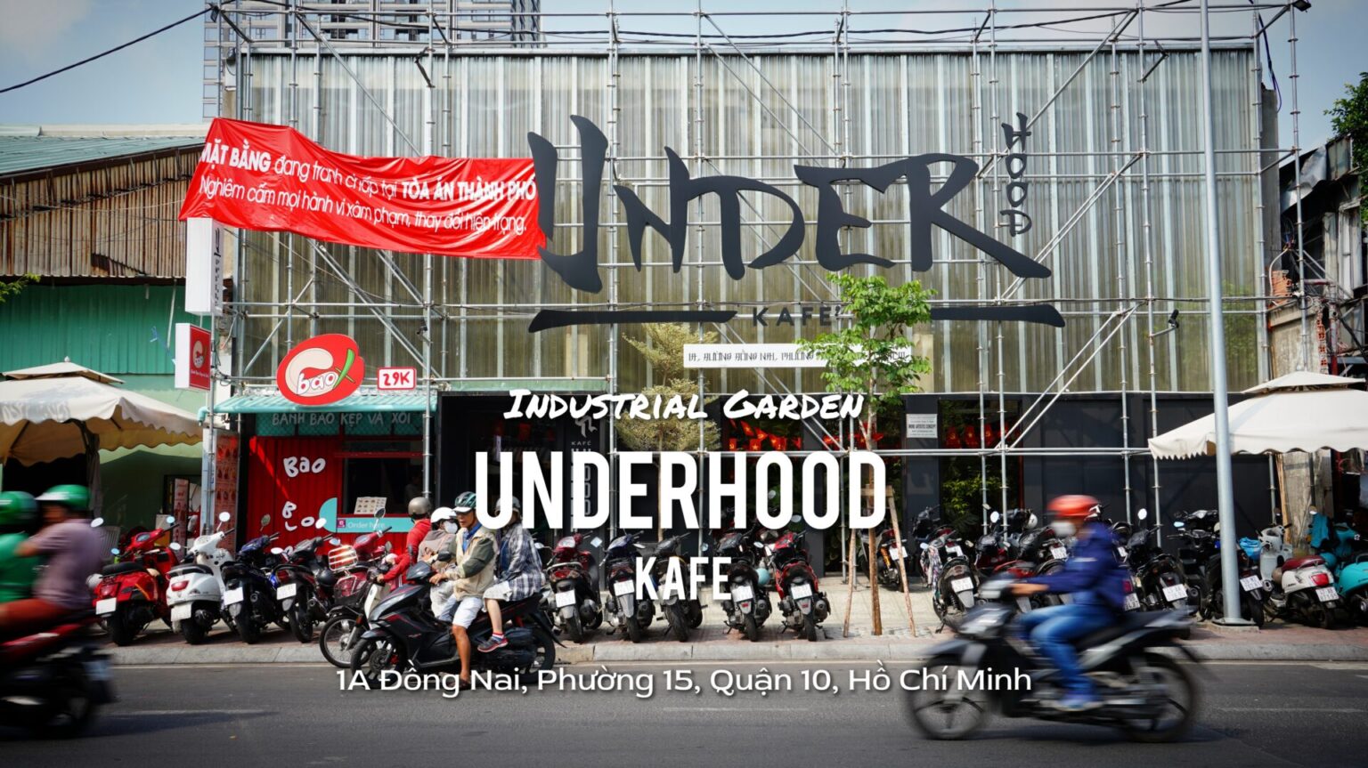 インダストリアル＆庭園。無機質さと緑の対比がユニークなガーデンカフェ＊UNDERHOOD KAFE@10区 | 月曜日のバインミー
